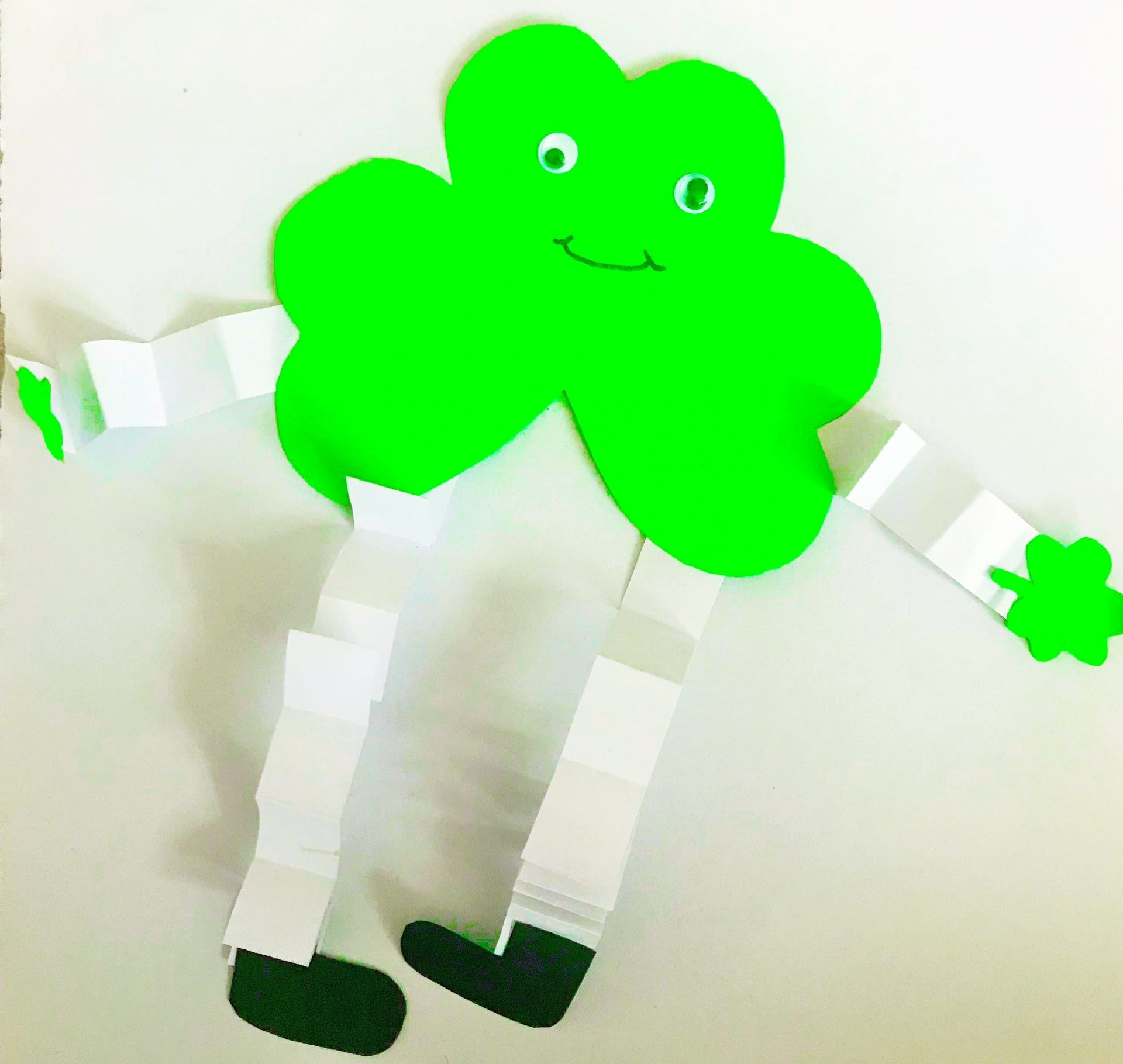 Easy St Patricks Day Crafts Idea - Toddler Friendly - Navigating Baby